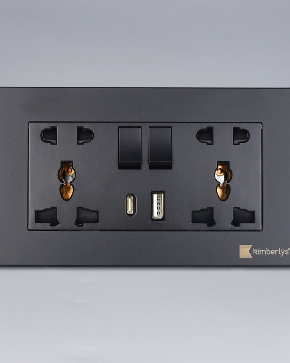 Plastic Finish Black 18W Type-C Smart Quick Charg usb wall socket ...